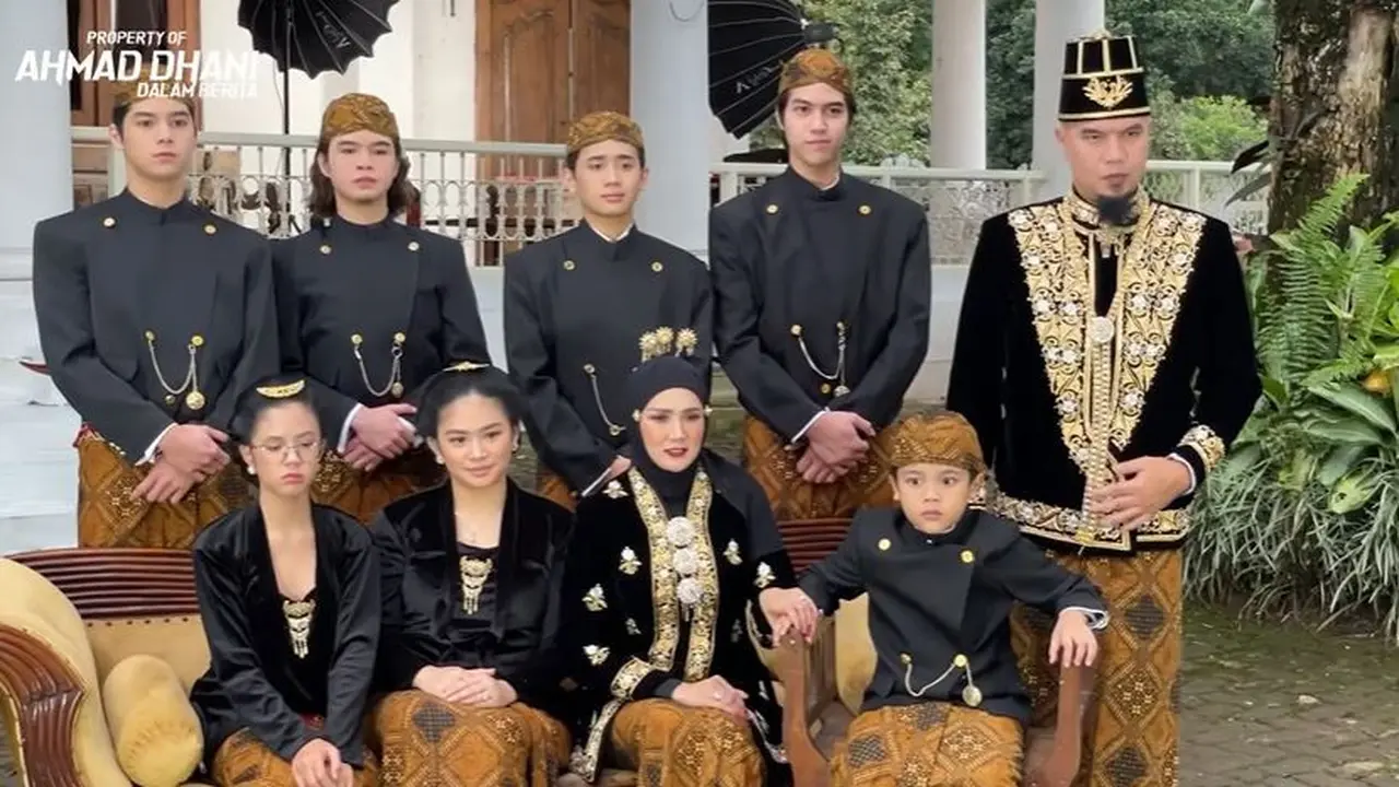 6 Pemotretan Keluarga Ahmad Dhani dan Mulan Jameela Pakai Adat Jawa ...