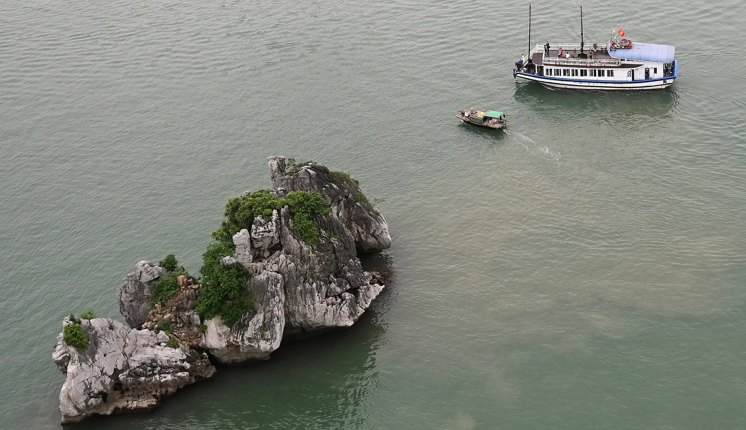 FOTO: Ha Long Bay, Keindahan Alam Warisan Dunia di Vietnam - Foto Liputan6.com