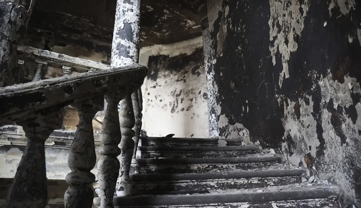 FOTO: Di Dalam Teater Mariupol Usai Gempuran Rusia - Foto Liputan6.com