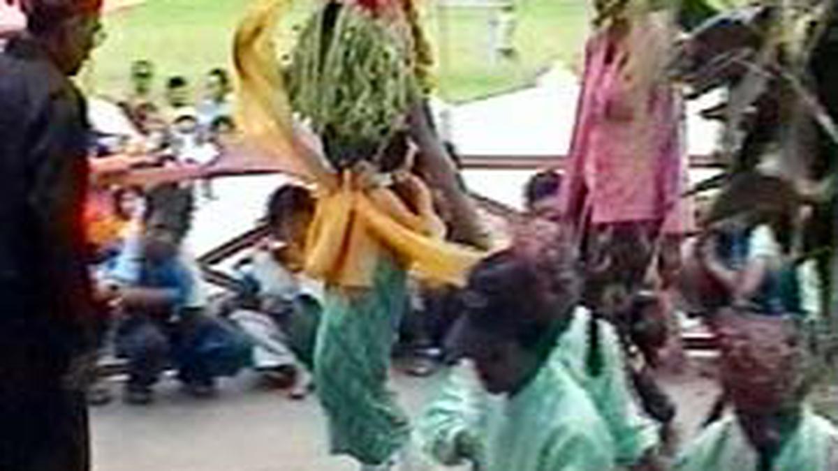 Membersihkan Desa dengan Tarian Seblang - News Liputan6.com