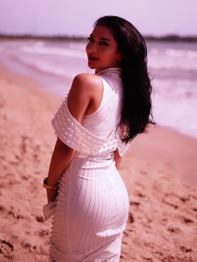 Profil dan 6 Potret Siva Aprilia Pemeran Rosa yang Seksi di Sinetron 17+ SCTV - ShowBiz Liputan6.com