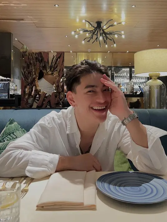 Potret Zee Keenan, Transgender Thailand Berdarah Indonesia yang Makin ...