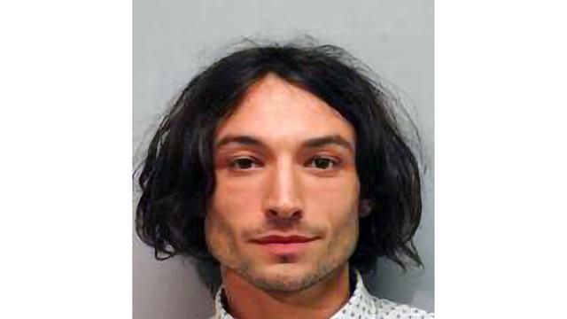 Kontroversi Ezra Miller yang Aktingnya Sebagai The Flash Dipuji Para Kritikus Film - Lifestyle ...