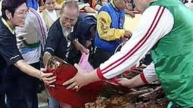 Pecun, Ritual Bersampan Ria - News Liputan6.com