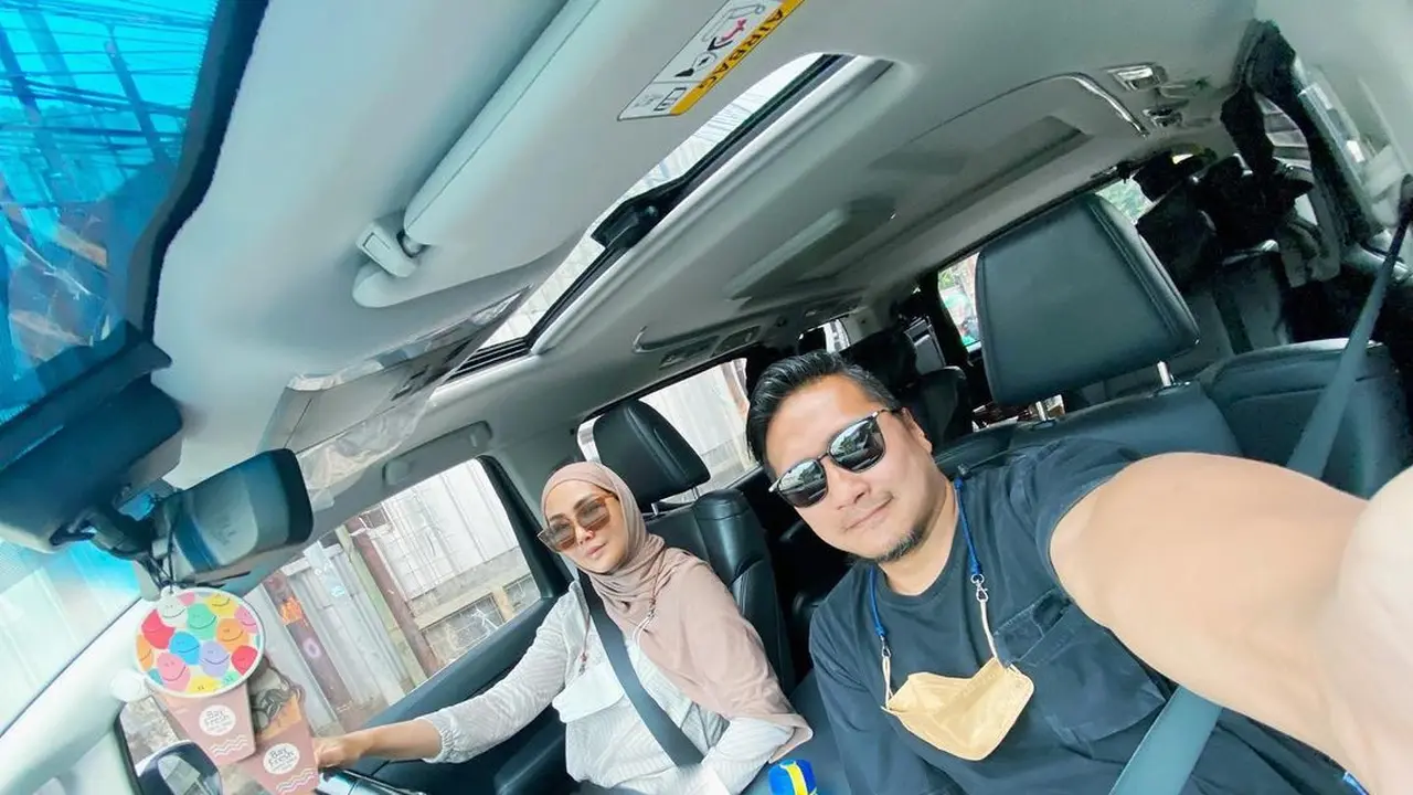 Potret Arie Untung dan Fenita Arie, 17 Tahun Bersama dalam Hangatnya Cinta