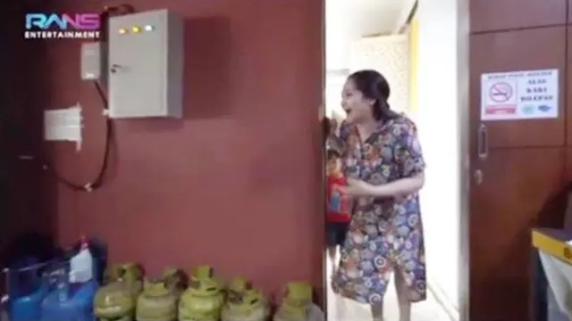 Video Lawas LPG 3 Kg Numpuk di Rumah Raffi Ahmad dan Nagita Slavina Viral Saat Warga Susah Antre ...