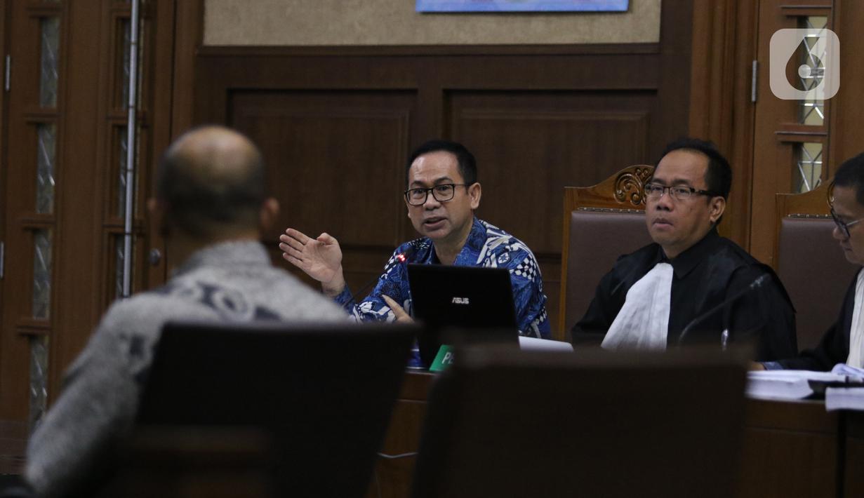 FOTO: Ekspresi Tubagus Chaeri Wardana Saat Jalani Sidang Lanjutan ...
