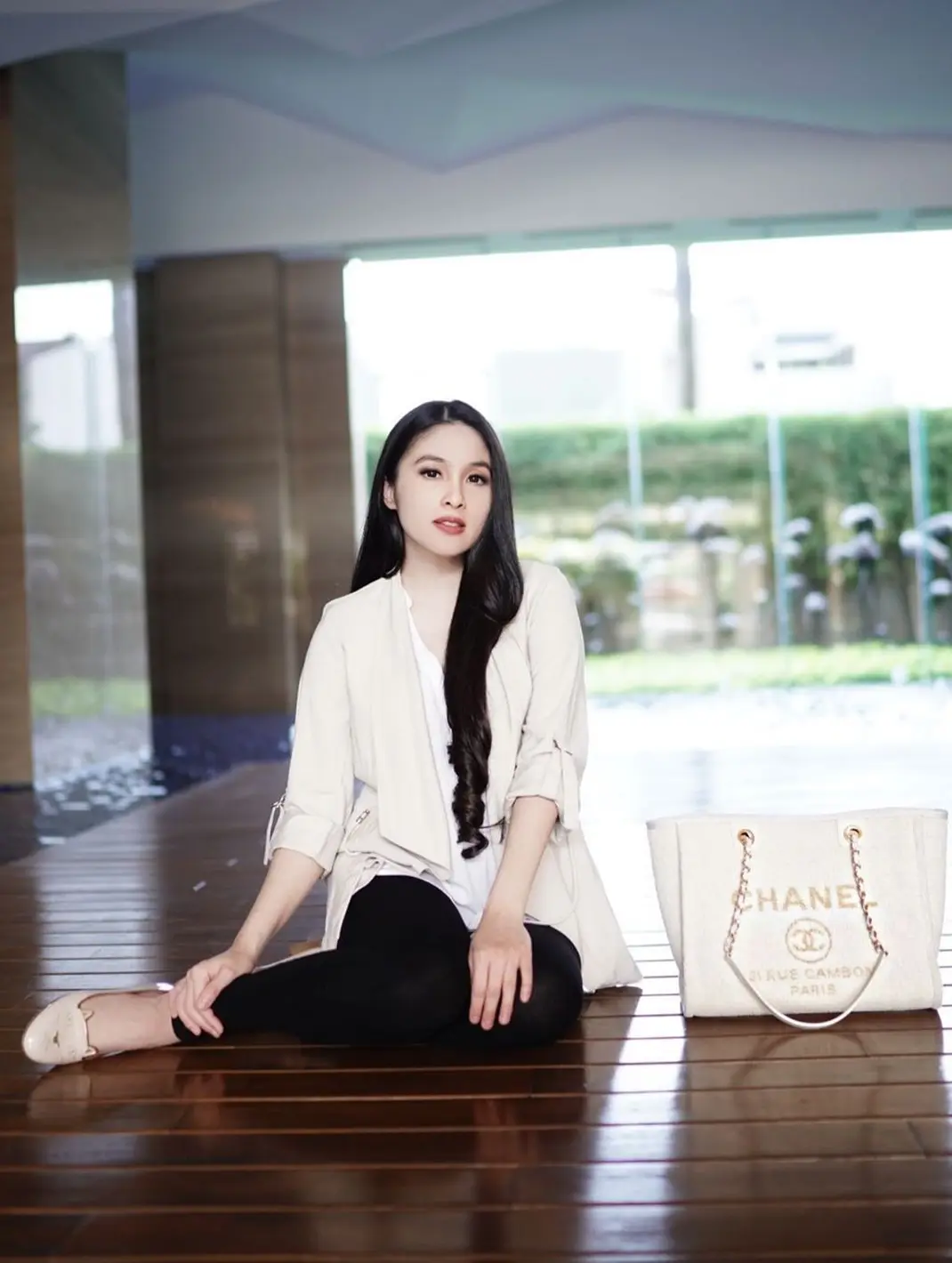 FOTO: Gaya Modis Sandra Dewi Menjelang Kelahiran Buah Hati Kedua - Foto ...