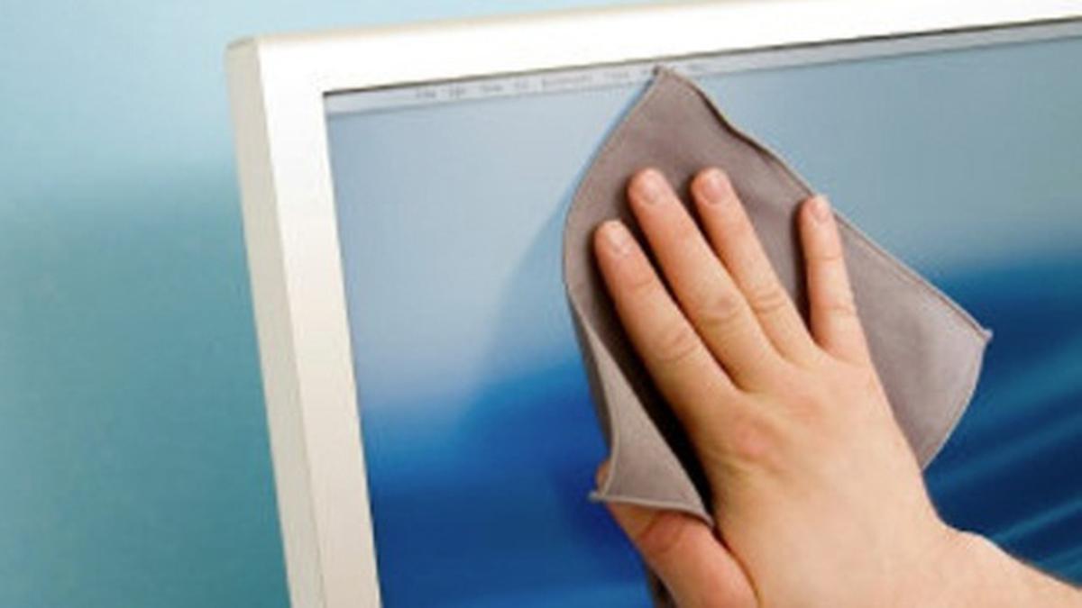 Tips Membersihkan Monitor Komputer dan Layar TV