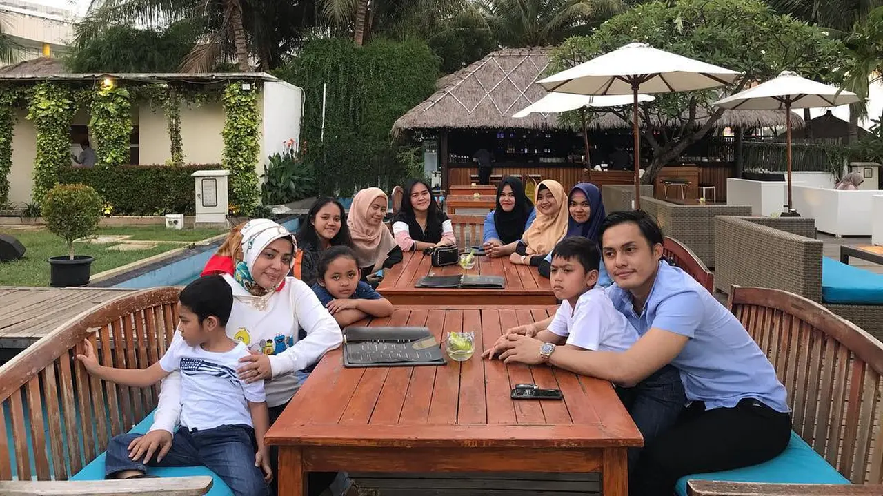 Jadi Ayah Sambung, Ini 6 Potret Kedekatan Fadel Islami dan Anak ...