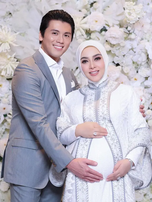 8 Potret Syahrini Hamil Pertama Usia 43 Tahun, Sempat Dirahasiakan 7 Bulan - Hot Liputan6.com