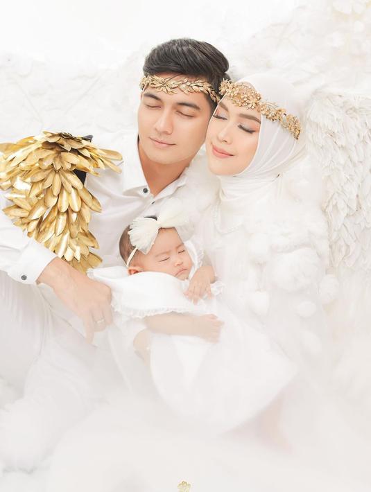 6 Foto Keluarga Terbaru Ria Ricis jadi Dewa-Dewi Yunani untuk Wedding ...