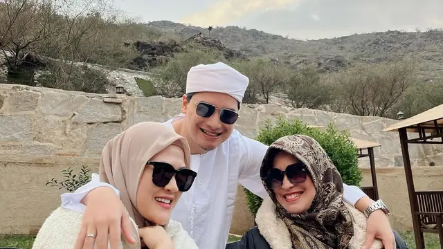 6 Potret Umi Yuni Istri Almarhum Ustaz Arifin Ilham, Sudah Nikah Lagi ...