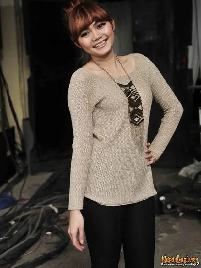 6 Potret Transformasi Rina Nose dari Remaja hingga Kini, Berhijab Bikin Pangling - Hot Liputan6.com