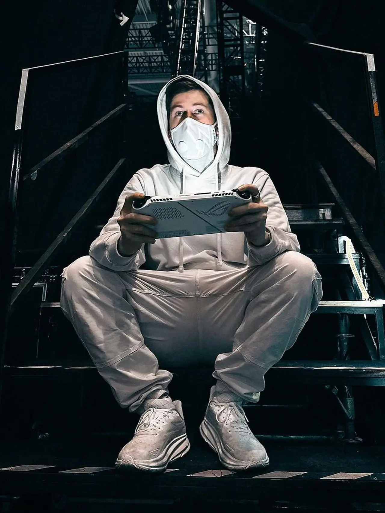 5 Potret Alan Walker Bingung Diinvite ke Grup WA Keluarga Oleh Netizen ...