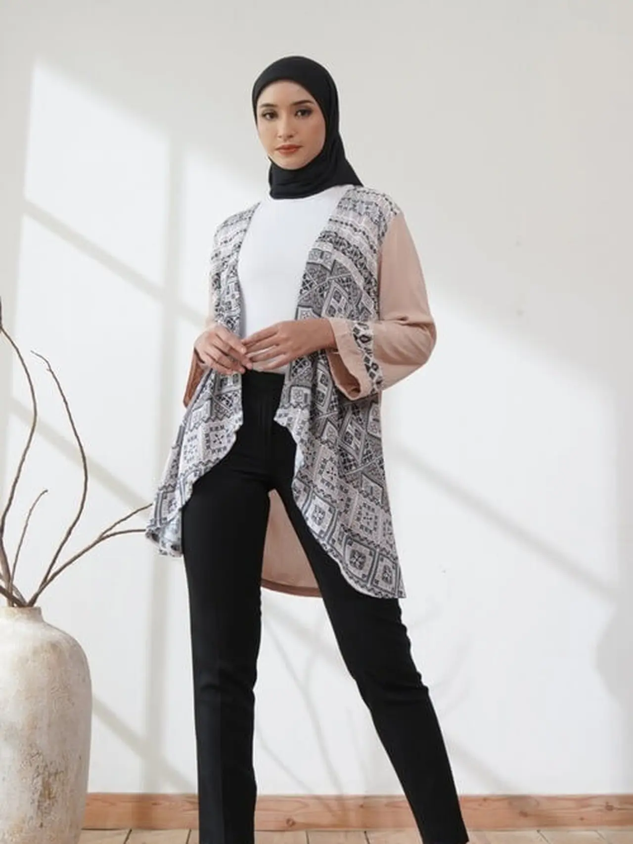 7 Model Cardigan dengan Outer Batik yang Elegan dan Stylish di Tahun ...