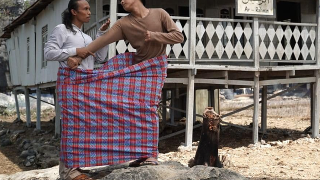 Sinopsis Film Tarung Sarung yang Tayang di Vidio, Aksi Lokal dengan ...