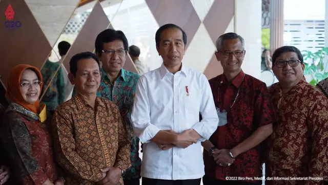 3 Respons Jokowi Terkait Kembali Mencuatnya Isu Ijazah Palsu UGM, Akan Ambil Langkah Hukum ...