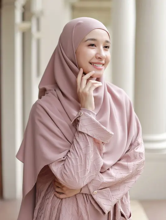 6 Gaya Laudya Cynthia Bella yang Selalu Pancarkan Pesona Anggun dalam Balutan Hijab Syar’i ...