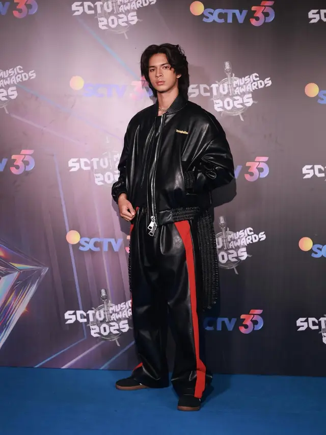 Arya Mohan Mukbang Nasi Boks di Lokasi Syuting Sinetron SCTV Asmara Gen ...