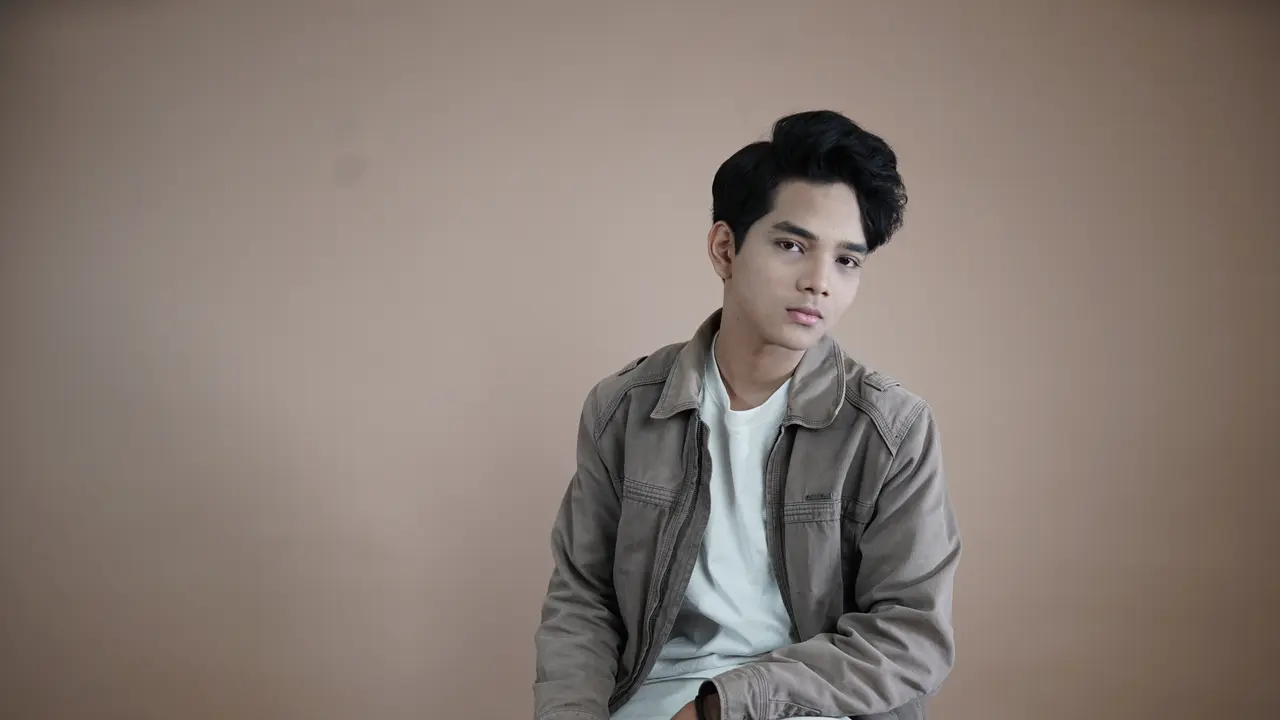 Ray Surajaya Lebih Baik Mengalah dalam Cinta dengan Single Terbarunya ...