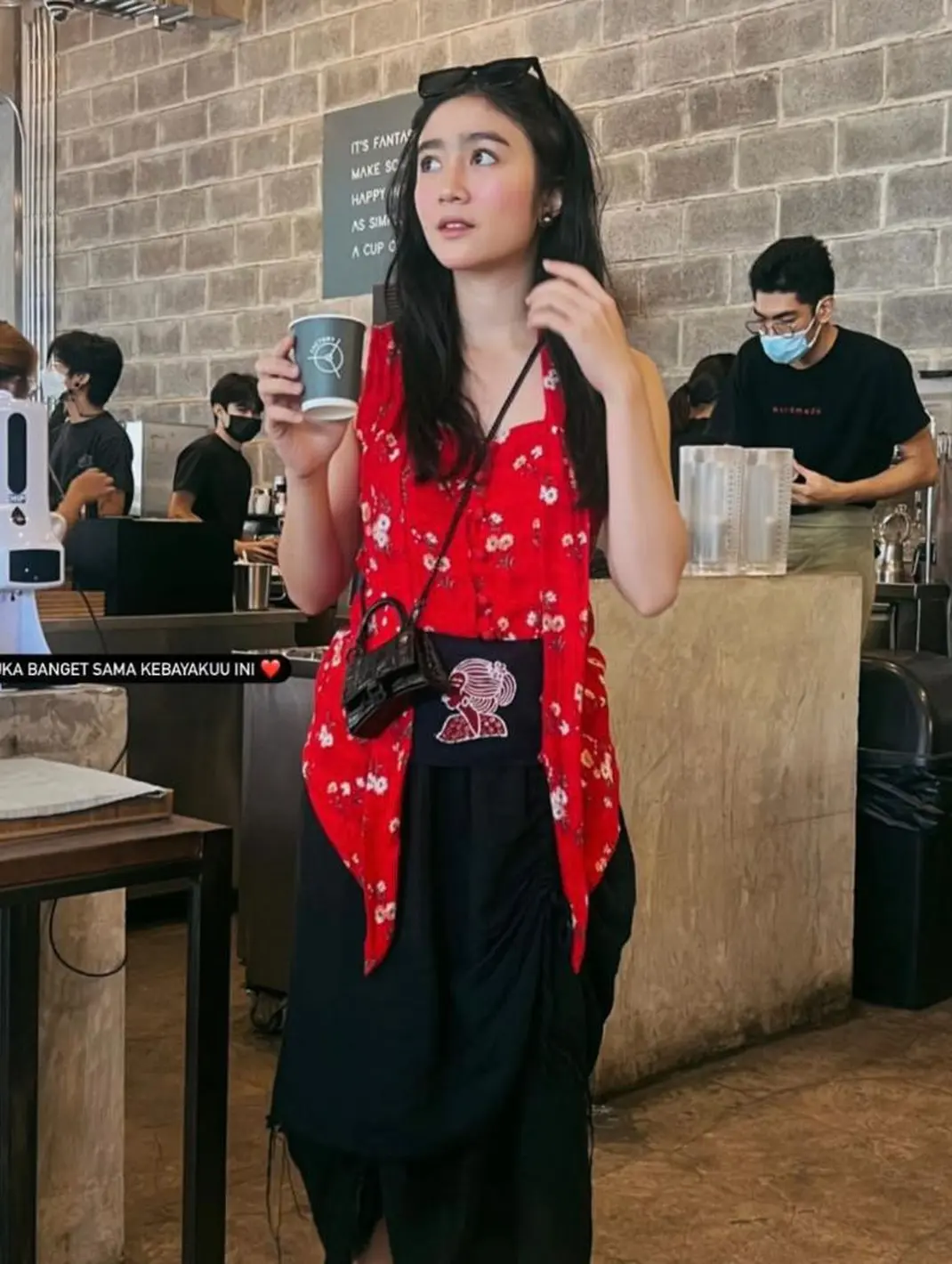 6 Gaya Febby Rastanty Liburan di Thailand, Stylish Pakai Kebaya hingga ...