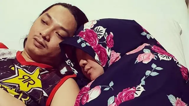 Potret Penyanyi Sulis yang Jarang Tersorot Bersama Suami - ShowBiz ...