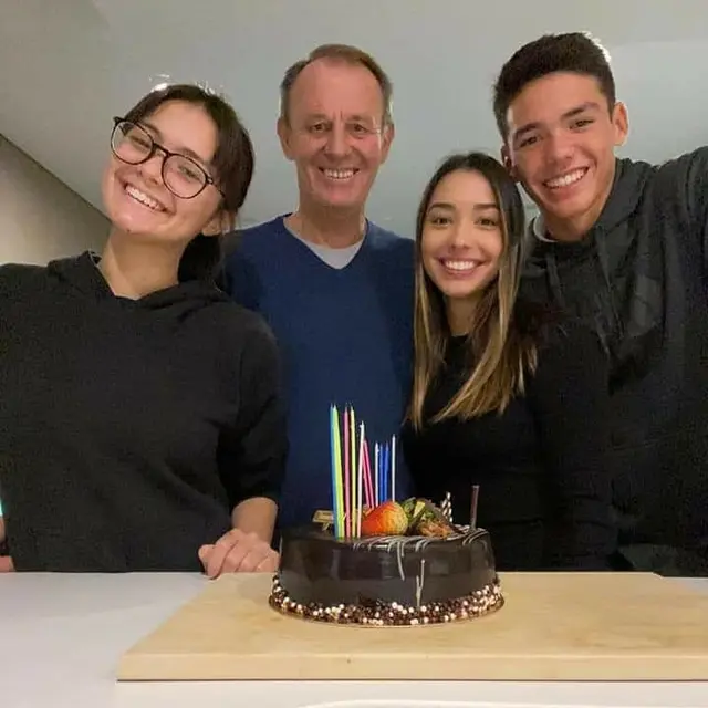 Jarang Tersorot, Ini 6 Potret Amanda Rawles dan Ayahnya yang Berdarah ...