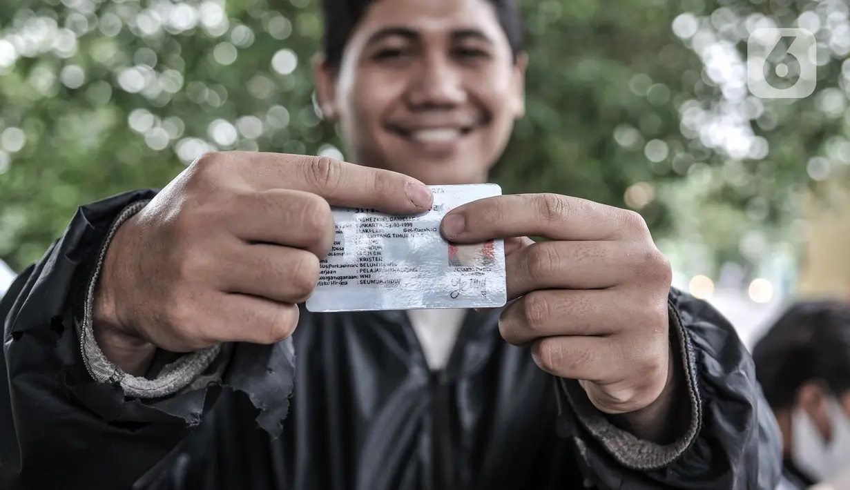 FOTO: Jasa Servis KTP Keliling di Tengah Pandemi COVID-19 - Foto ...