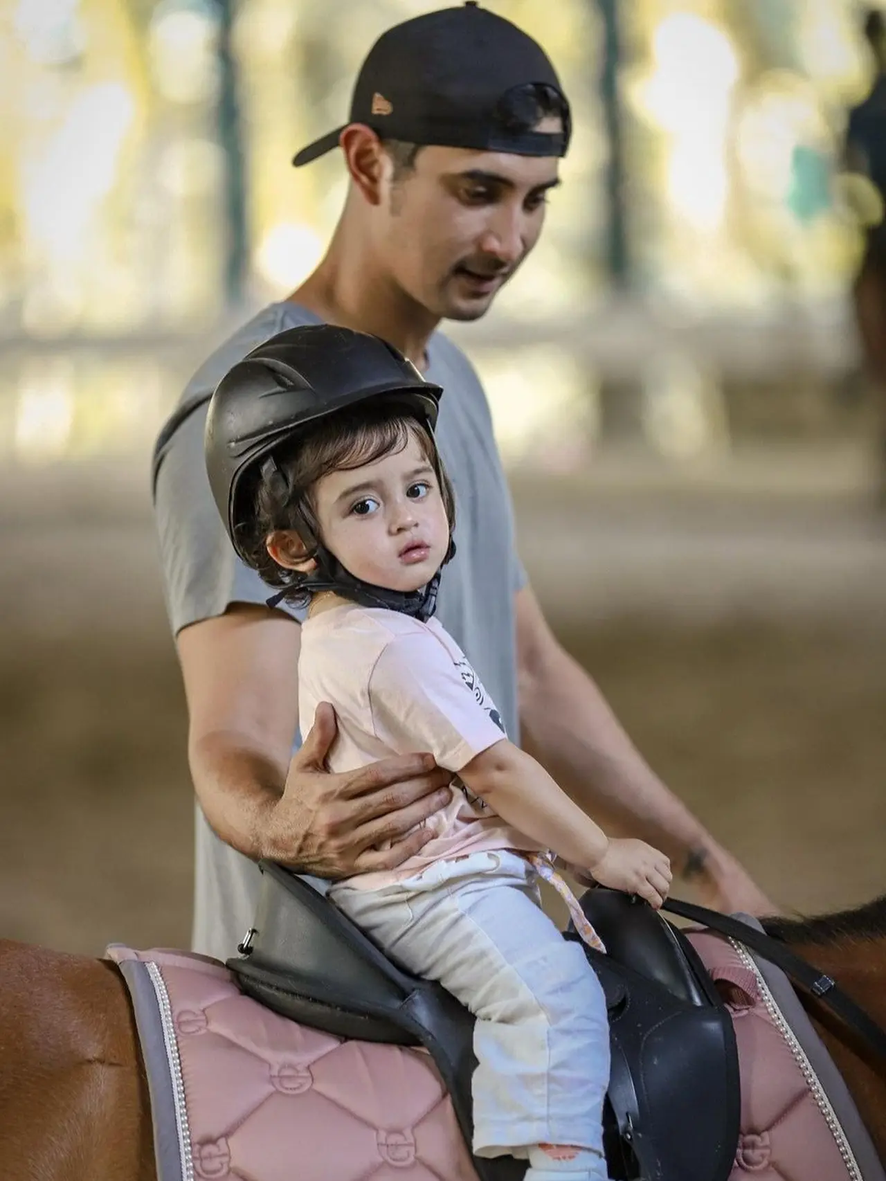 5 Potret Guzel Anak Ali Syakieb saat Beruda, Gayanya Bikin Gemas ...