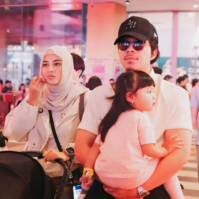 6 Potret Gaya Hijab Terbaru Aurel Hermansyah, Dikritik karena Menerawang - Hot Liputan6.com