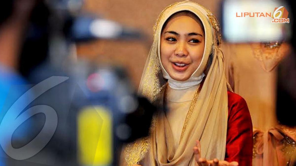 Ini yang Bikin Oki Setiana Dewi Mantap Dinikahi Pengusaha - ShowBiz Liputan6.com