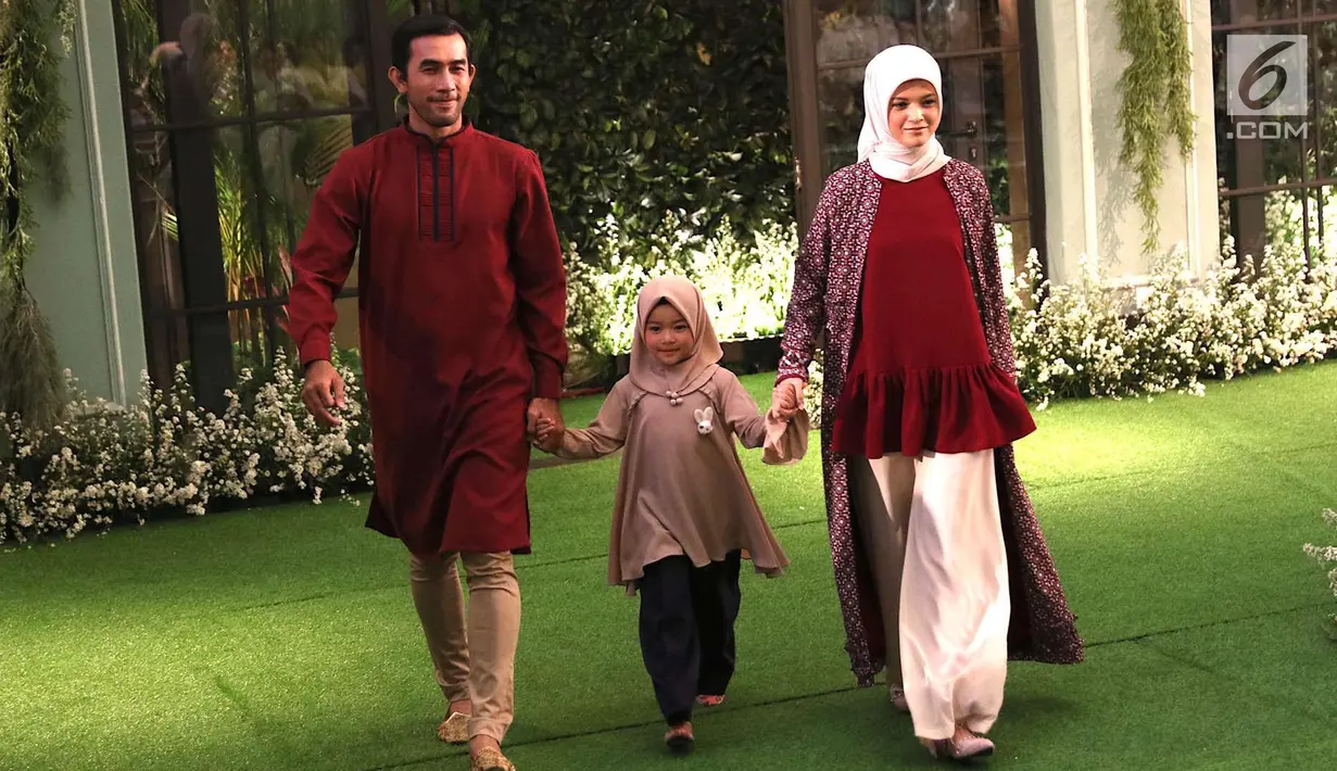 FOTO: Ivan Gunawan Suguhkan Fatamorgana Jadi Koleksi Raya Collection ...