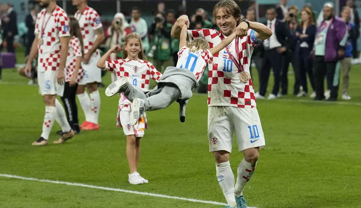 Momen Luka Modric Ajak Anak-Anaknya Rayakan Kroasia Raih Peringkat ...