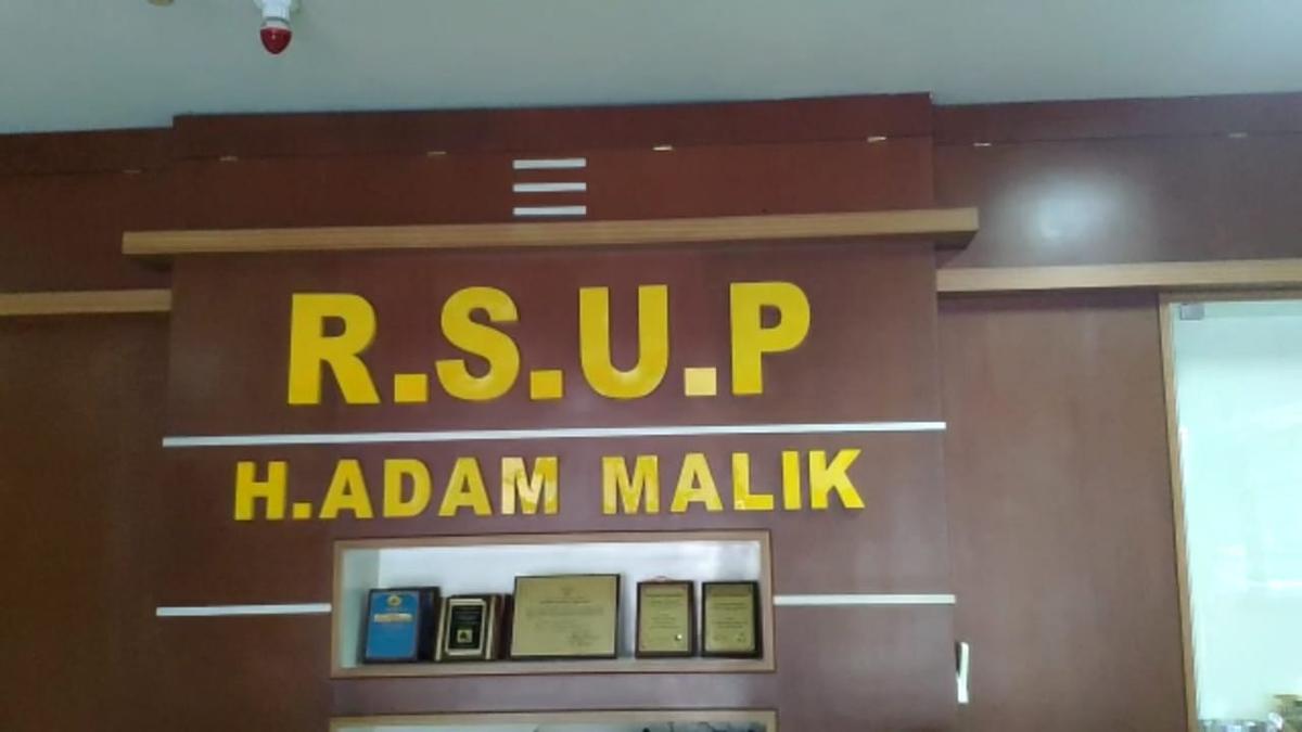 Jumlah Pasien Dalam Pengawasan di RS Adam Malik Medan Bertambah Jadi 8 - Regional Liputan6.com