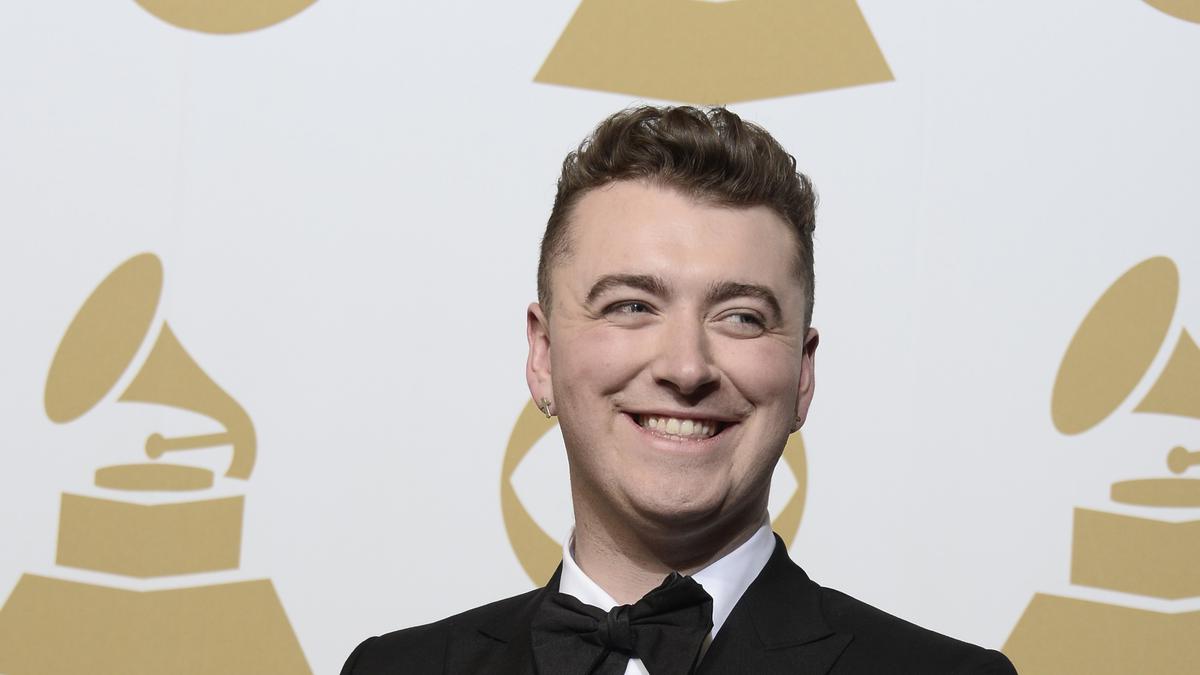 Resmi, Sam Smith Bakal Isi Soundtrack Film James Bond: Spectre