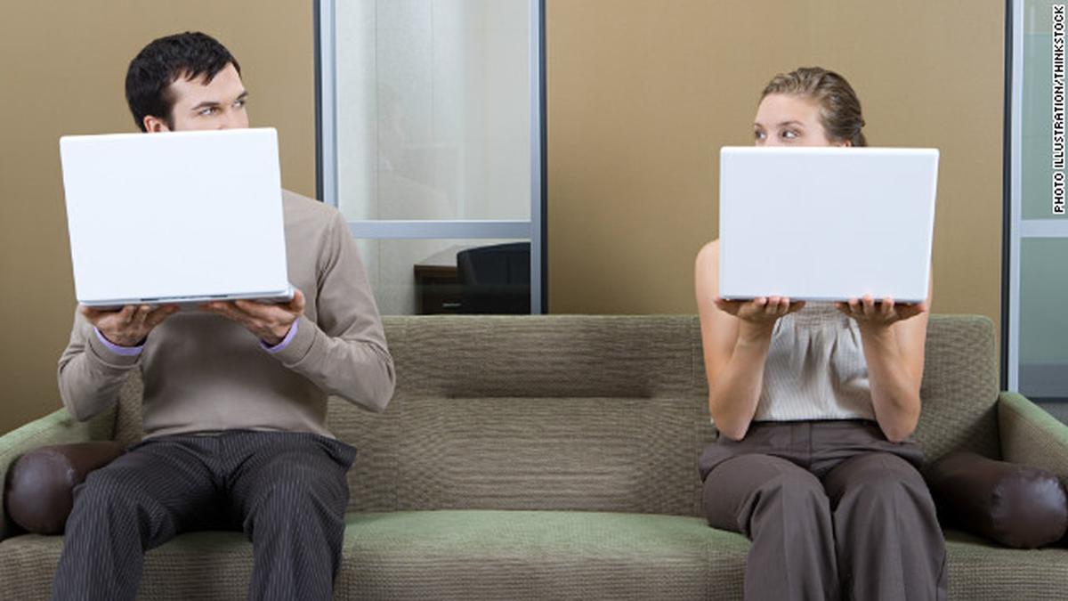 Ulama Saudi: Chatting Online Pria-Wanita Haram - Global Liputan6.com