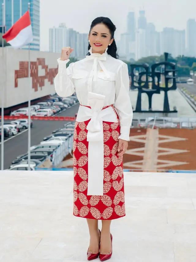 8 Inspirasi Batik dan Kebaya Merah Putih ala Kris Dayanti, Cocok untuk ...