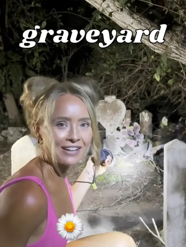 Bersihkan Makam Terbengkalai, Aksi Influencer Wanita Ini Jadi Sorotan - Hot Liputan6.com