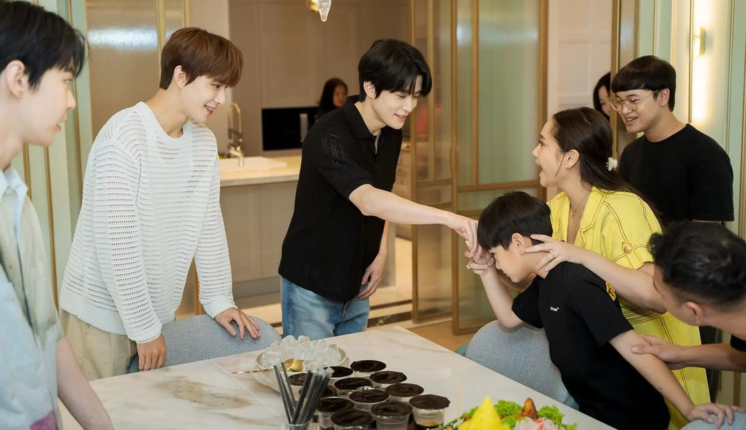 6 Gaya Kompak Rafathar dan Jaehyun NCT yang Kerap Disebut Kembar Beda ...