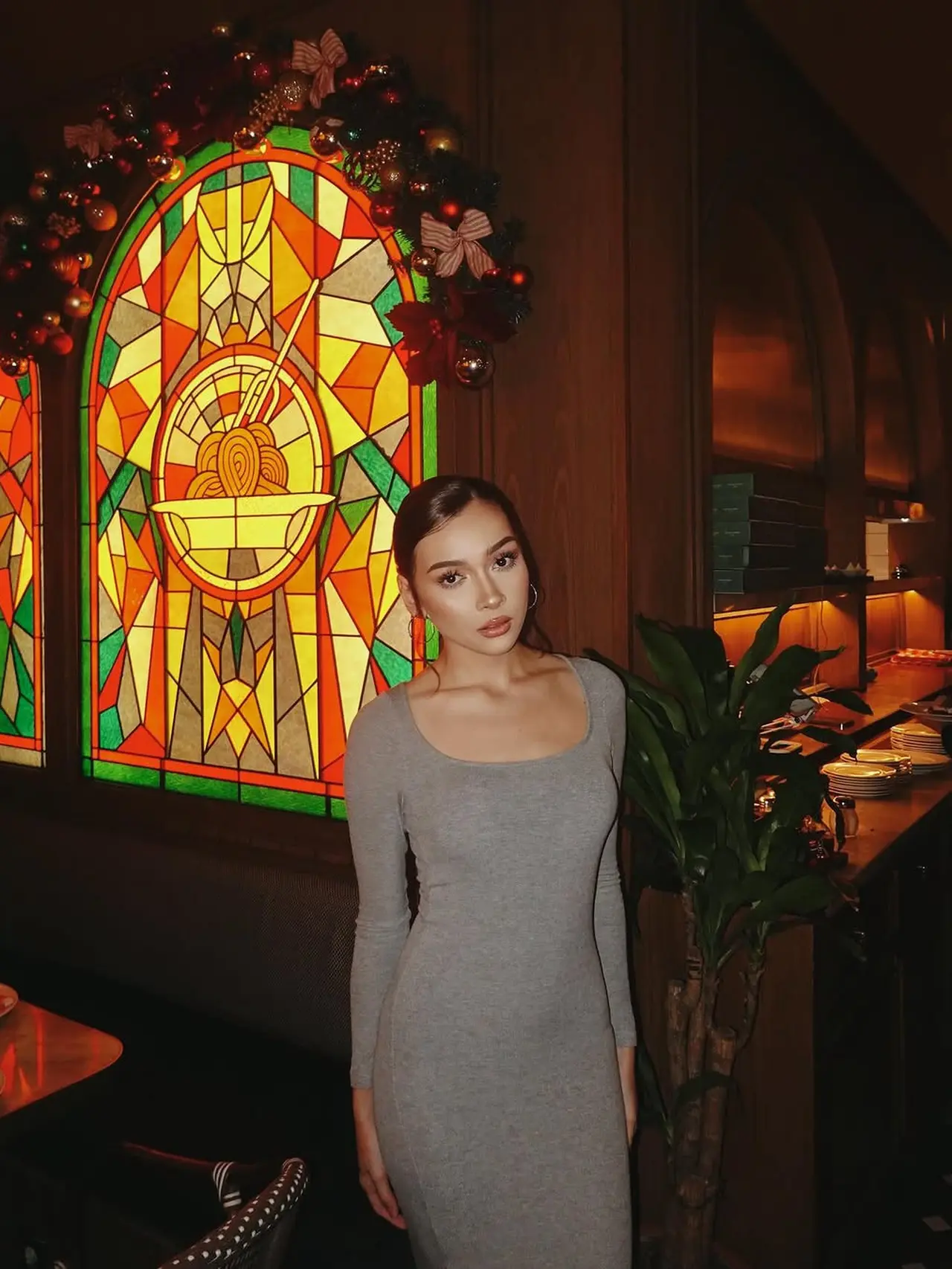 6 Potret Cantik Dosma Hazenbosch, Artis yang Dikabarkan Dekat dengan Rizky Nazar - Hot Liputan6.com