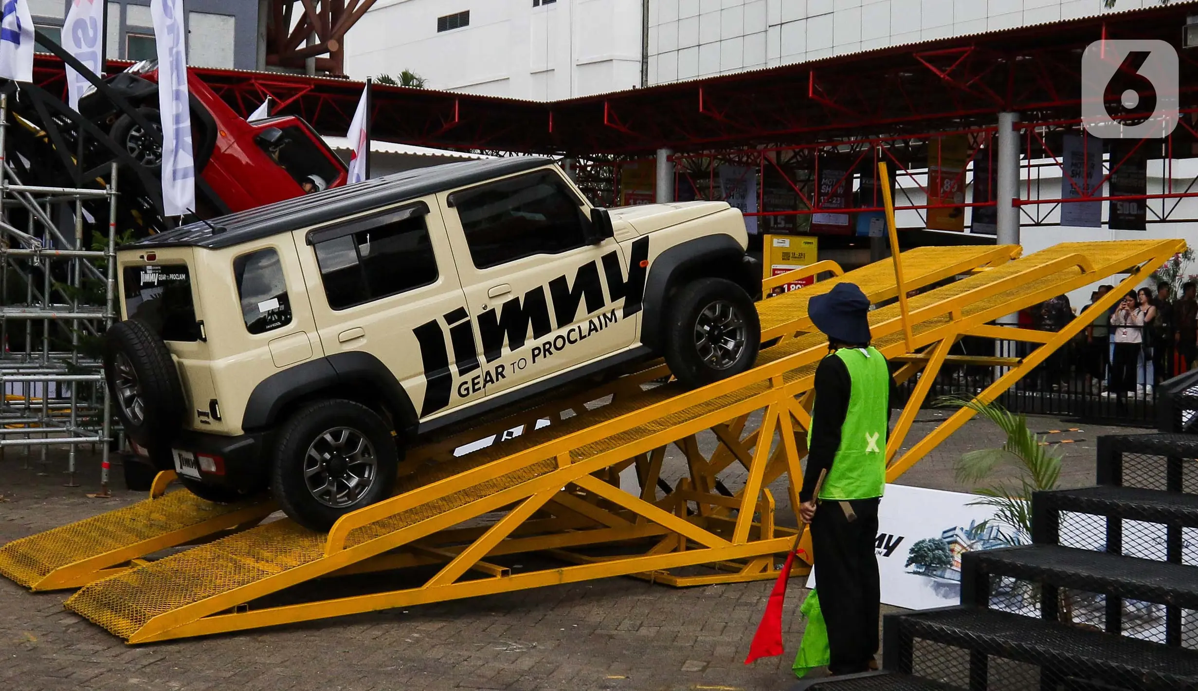 Tes Ketangguhan Offroad Suzuki Jimny 5 Pintu di Area Track IIMS 2025 ...