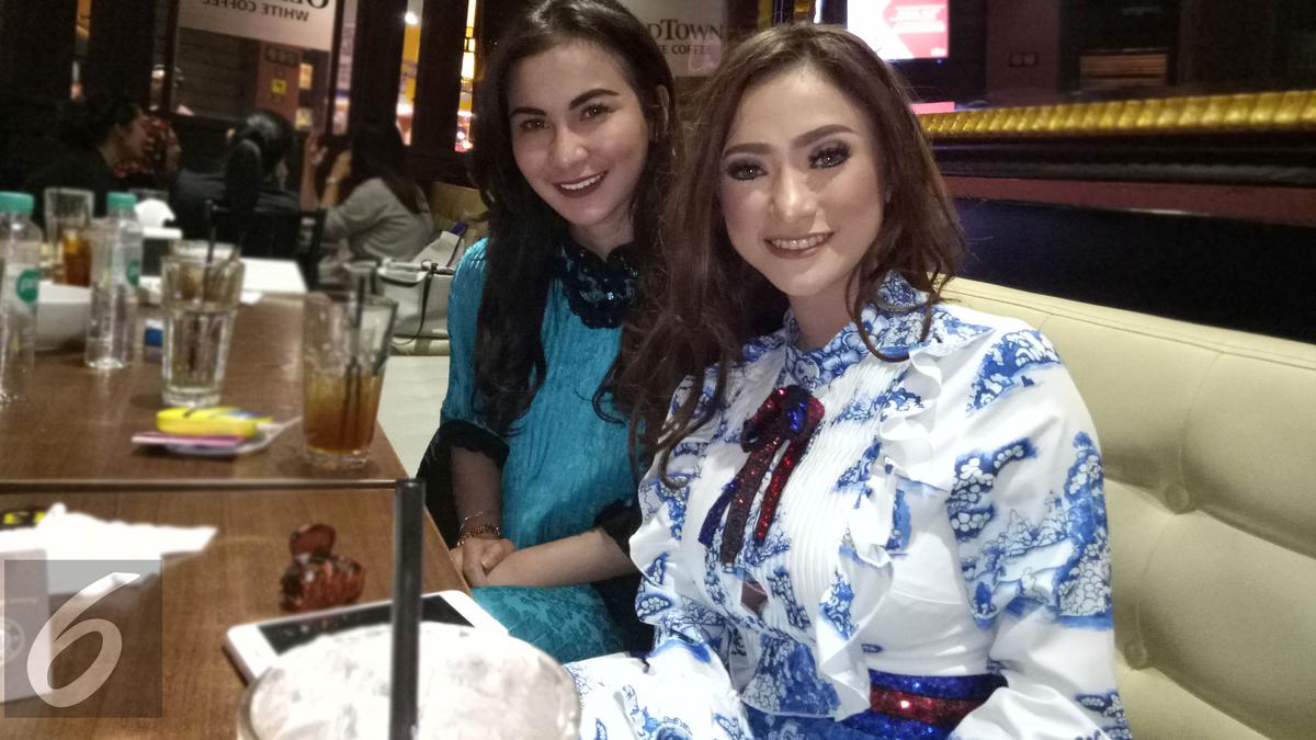 Amel Alvi dan Isya Jeeperson Bikin Duo Cantik yang Seksi - ShowBiz Liputan6.com