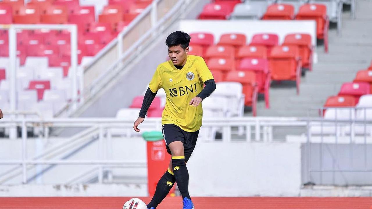Deretan Potret Syabda Perkasa Belawa Unjuk Skill Main Sepak Bola ...