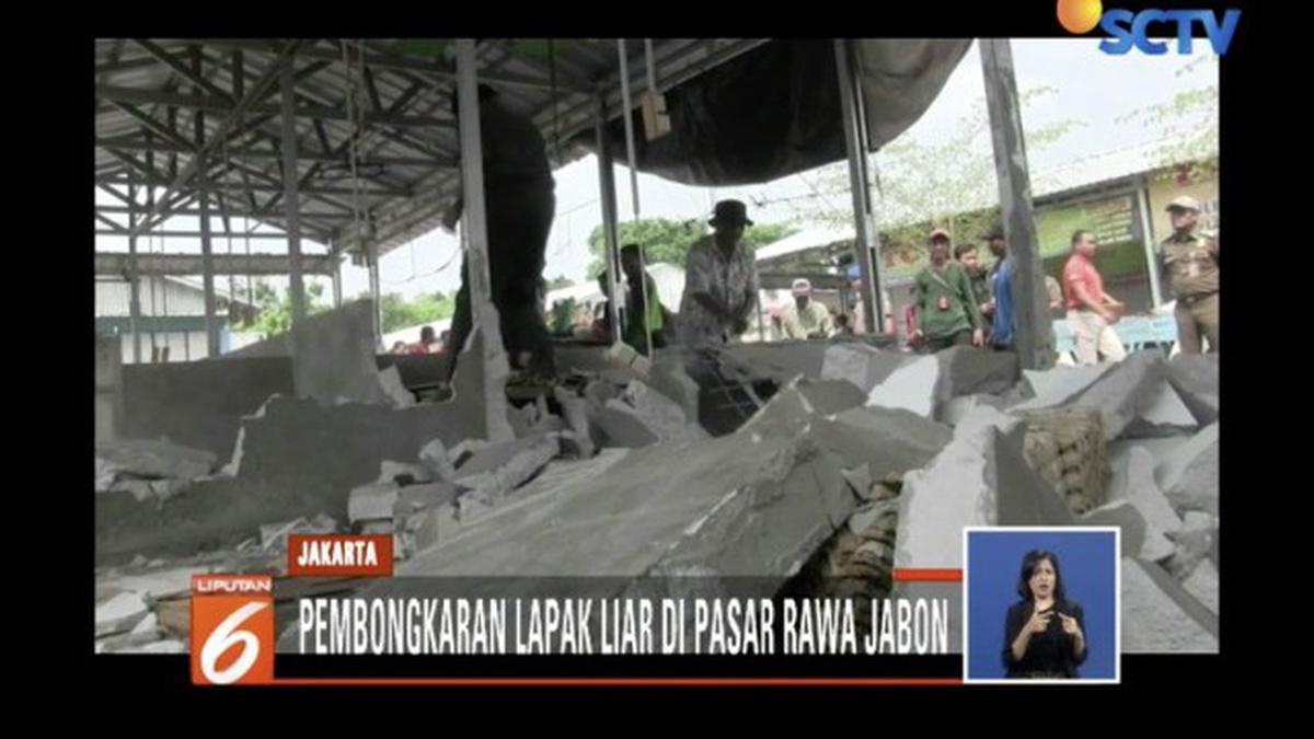 Tak Berizin, Lapak PKL di Pasar Meruya Dibongkar Paksa Satpol PP