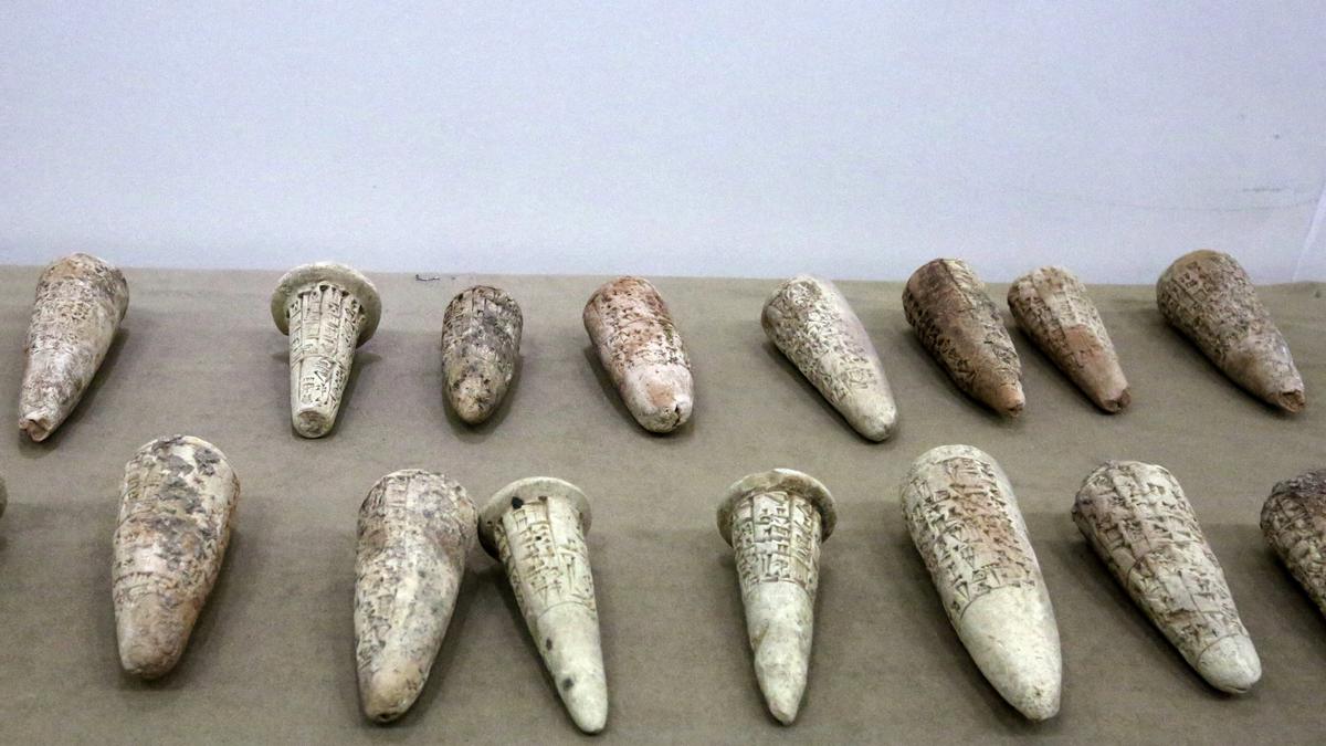 FOTO: Ratusan Tablet Tulisan Paku Kuno Dikembalikan ke Irak - Foto ...