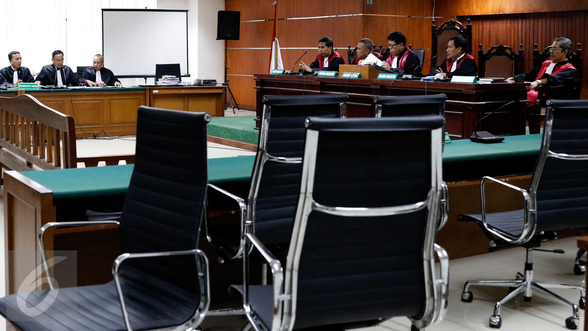 Sakit, Sidang Perdana OC Kaligis Ditunda