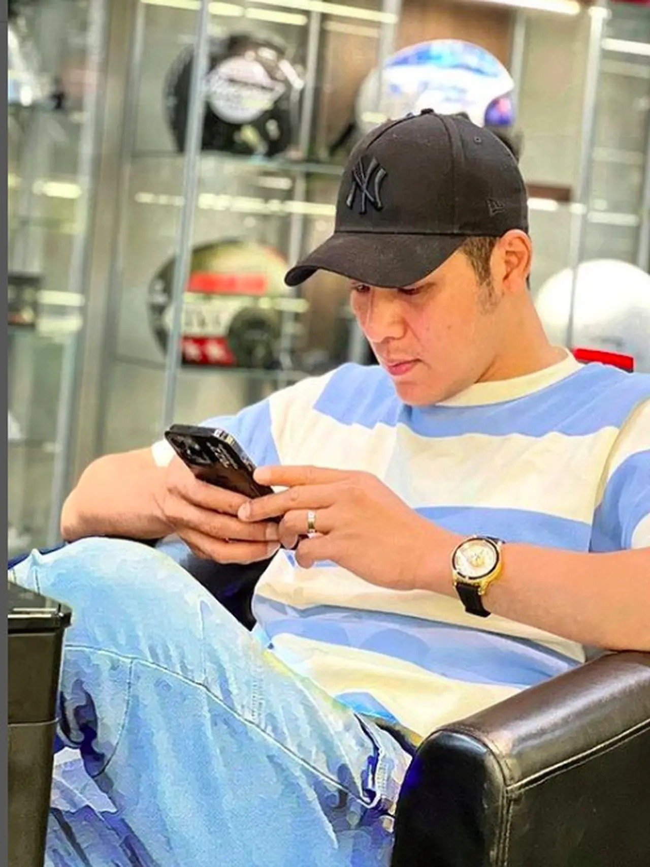 Resmi Tunangan dengan Via Vallen, Ini 6 Potret Vokalis Papinka Chevra ...