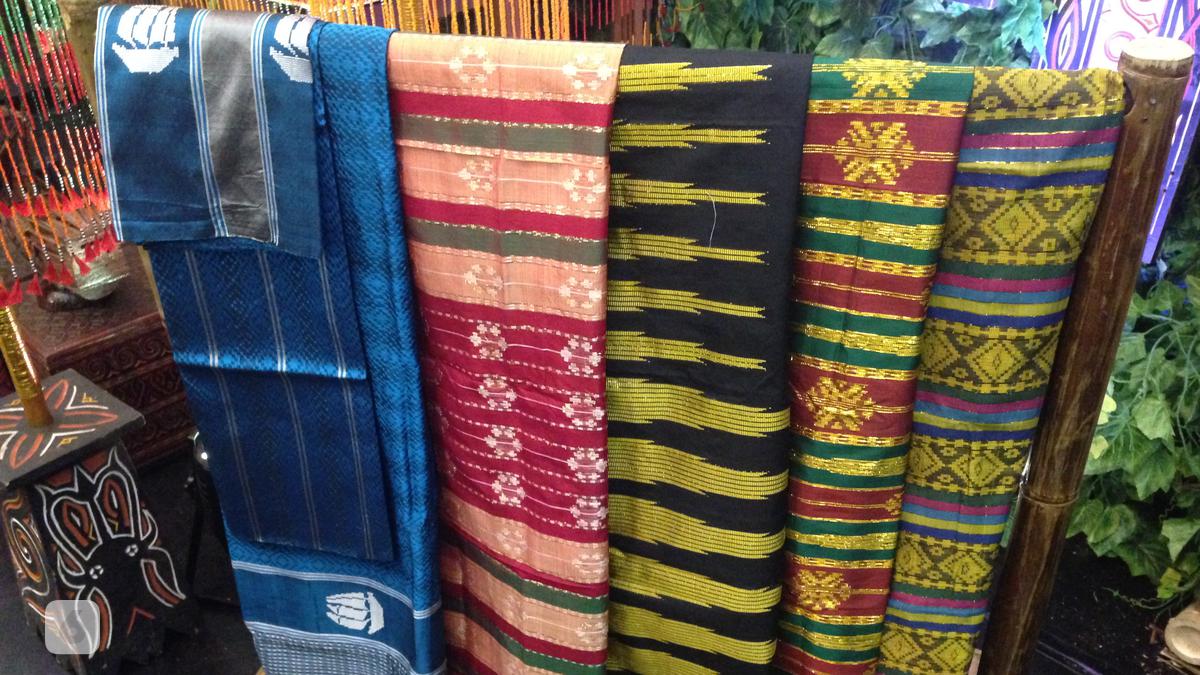 Makna yang Terlupakan dari Keunikan Corak dan Warna Kain Sutra Khas ...