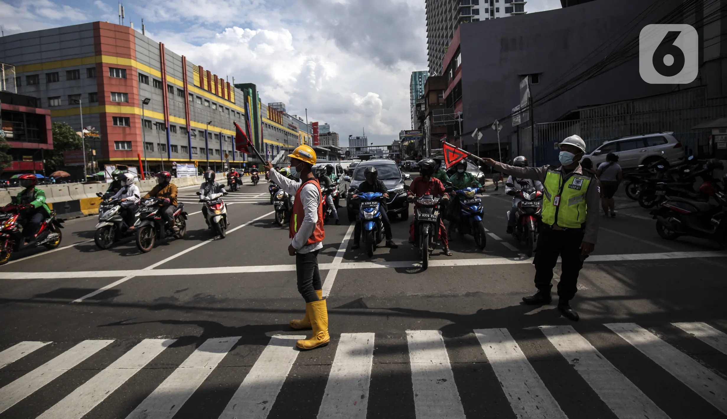 FOTO: Pelican Crossing untuk Penumpang Transjakarta dan Warga di Halte ...